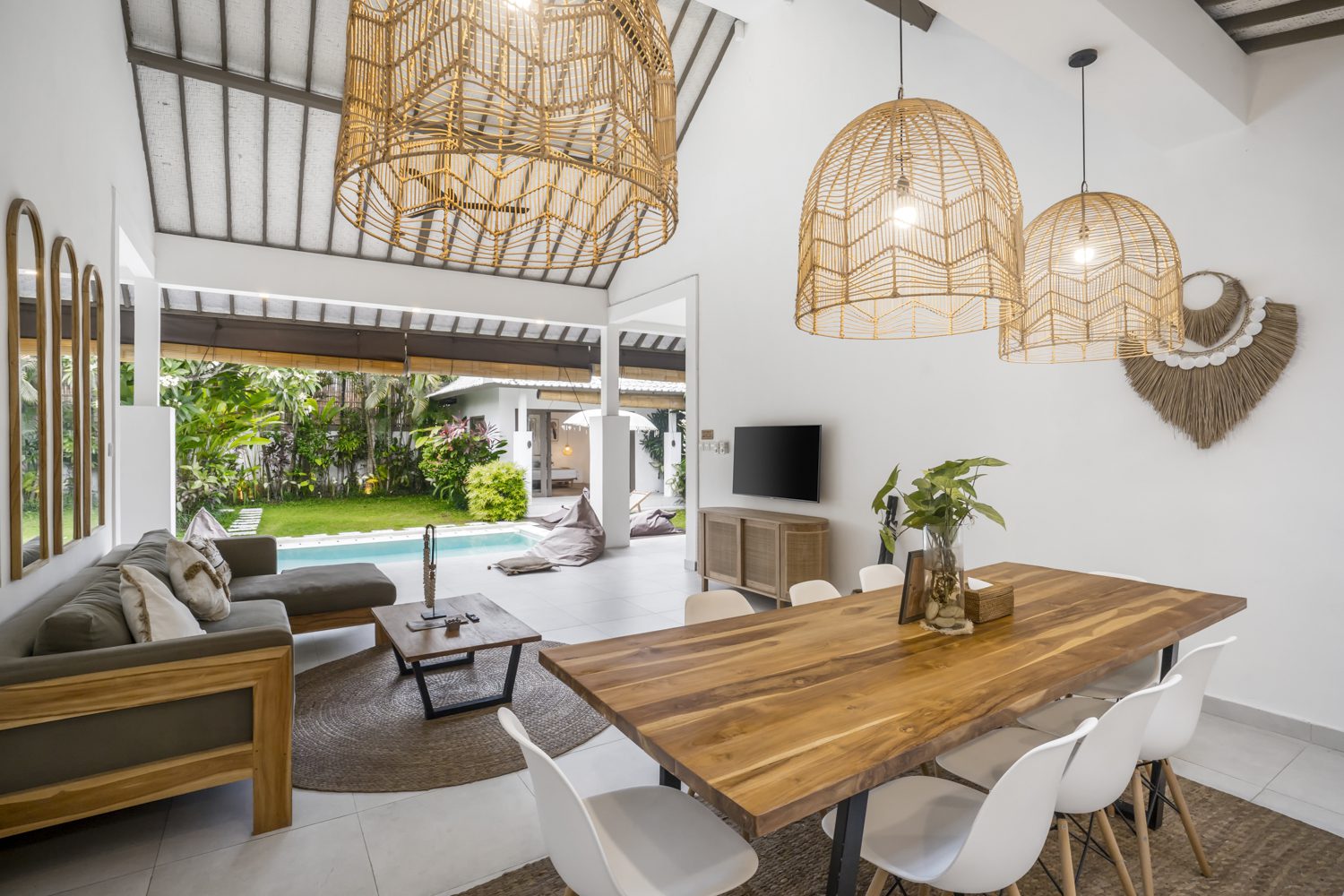 Umalas Villa Bliss: Experience Pure Luxury at Villa Moju